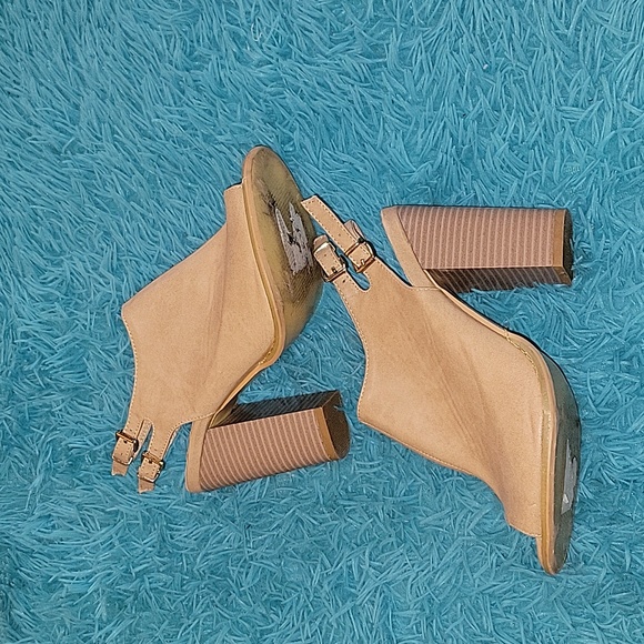 Anne Marie | Shoes | Anne Marie Beige Block Heel Size 8 | Poshmark